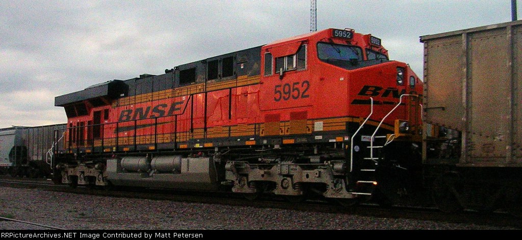 BNSF 5952